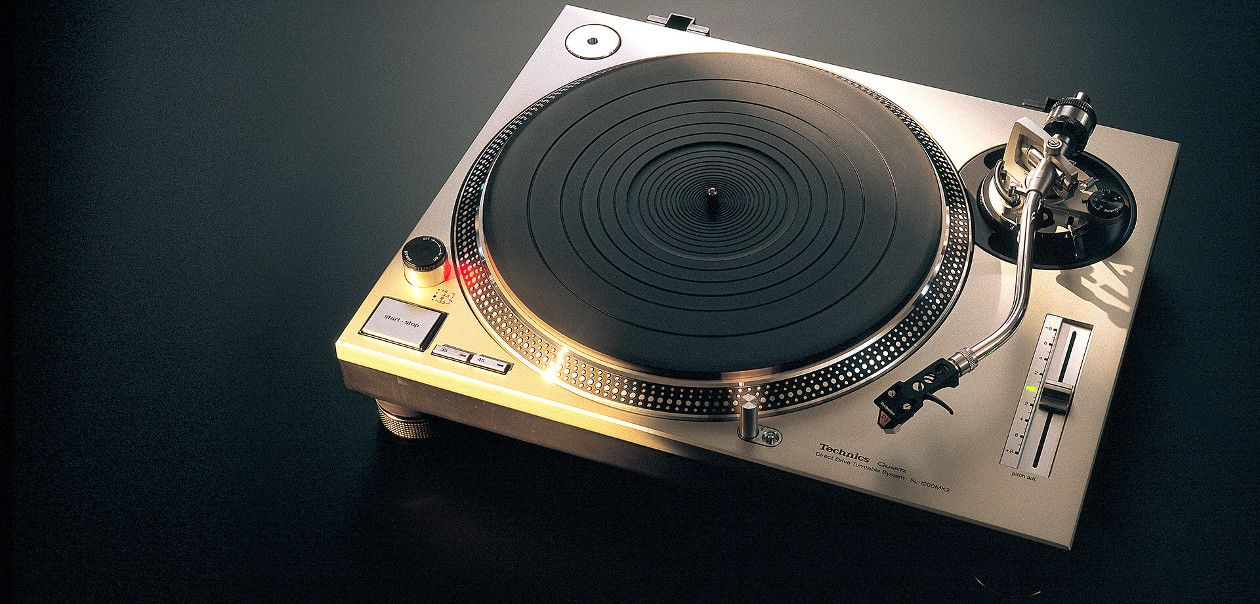 Pioneer PLX 1000 vs Technics SL1200 Turntables